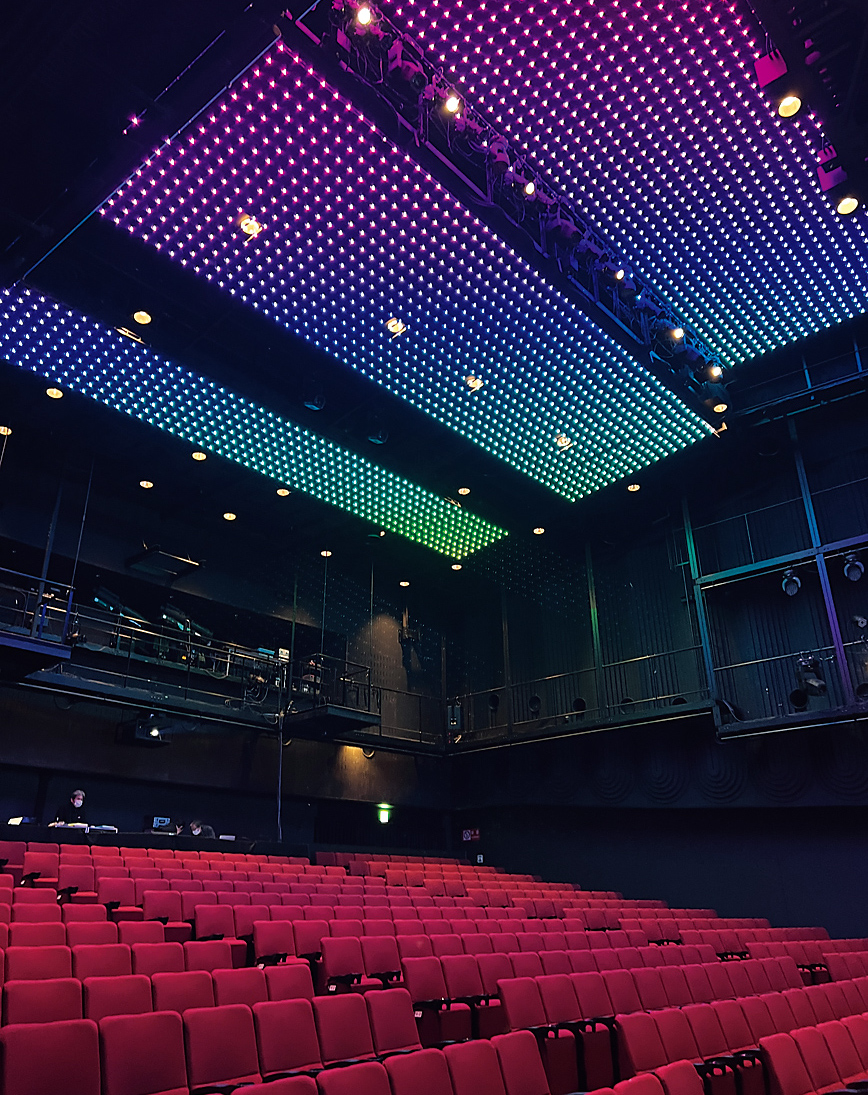 ホラン千秋が感動！ 日劇の跡地にオープンした、大人のエンタメ空間「I’M A SHOW」とは | GOETHE