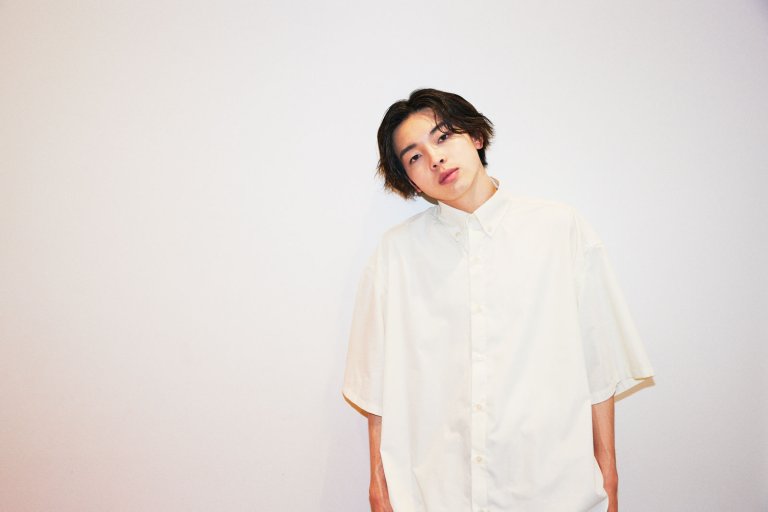 TikTok再生20億超！ デビュー2年で音楽界を賑わす、imaseとは | GOETHE