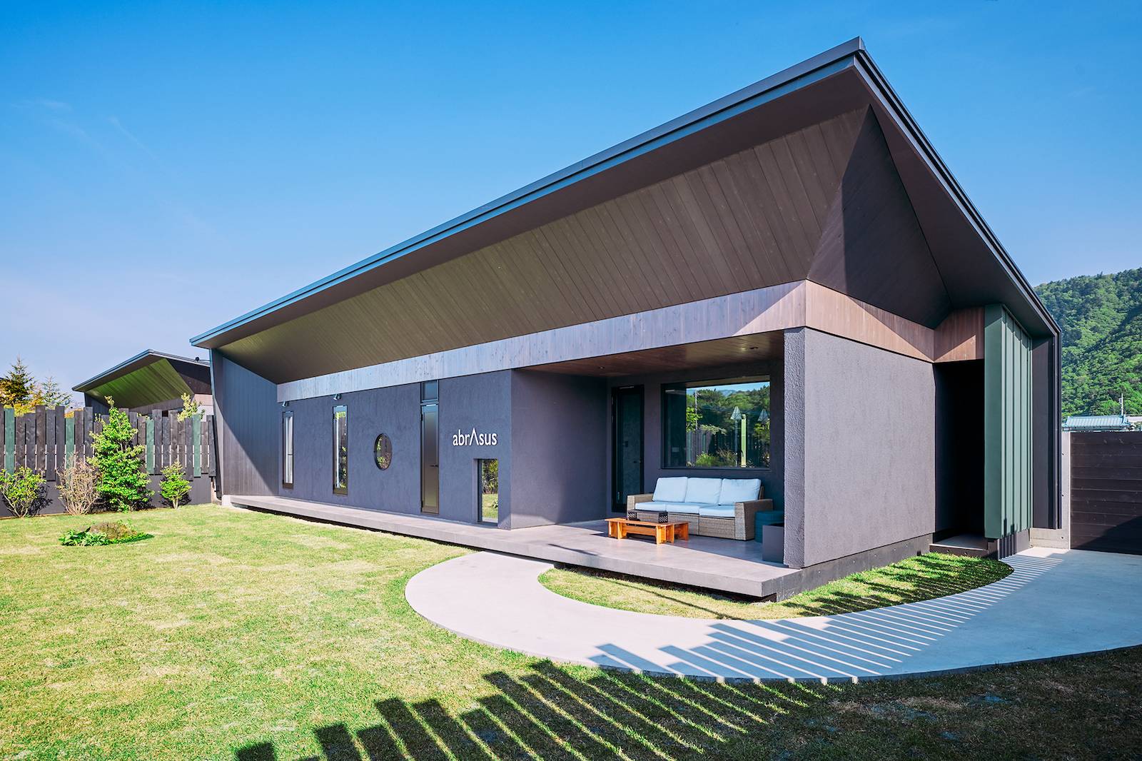 富士山、サウナ、すべて独占！ 完全貸切の「abrAsus house Fuji」が叶える最上の休息 | GOETHE