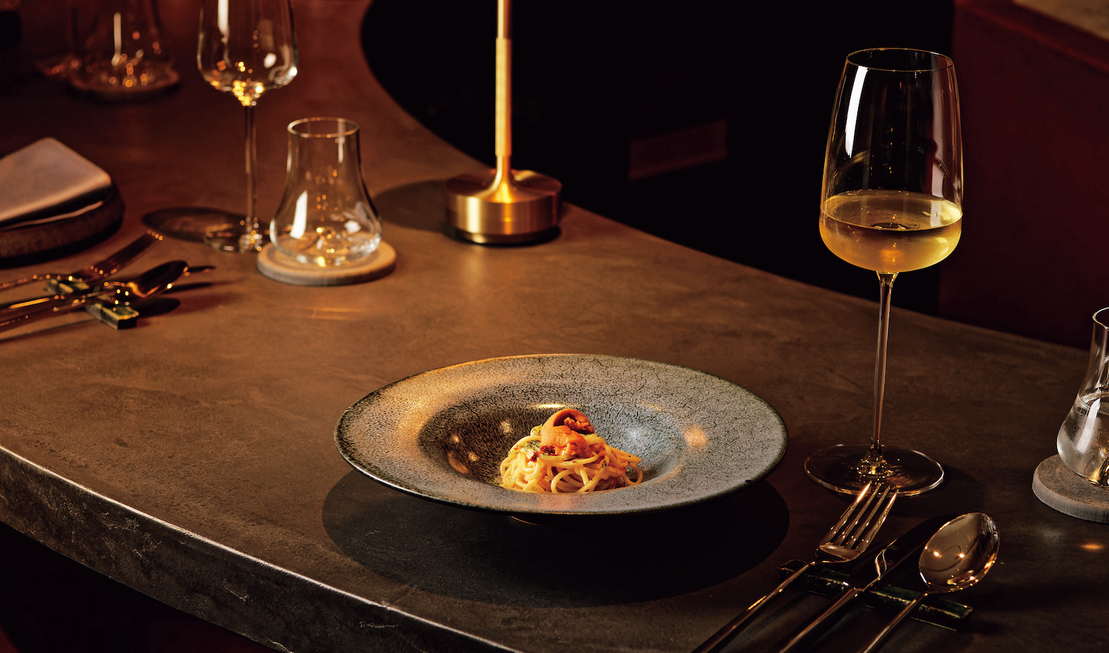 新たな大人の隠れ家、驚きに満ちたカウンターイタリアン「COCCHI」in渋谷 | GOETHE