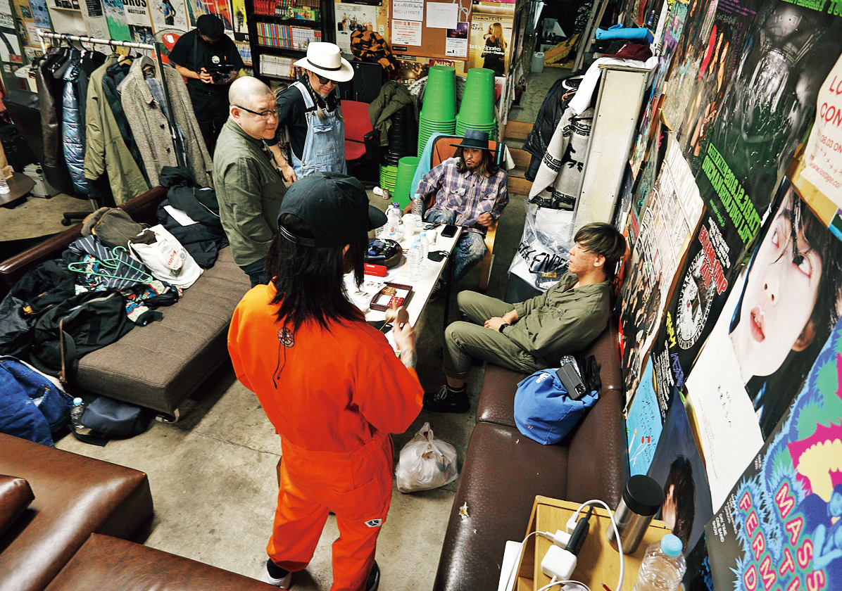 長瀬智也、謎に包まれたロックバンド"Kode Talkers"の初ライヴに潜入 | GOETHE