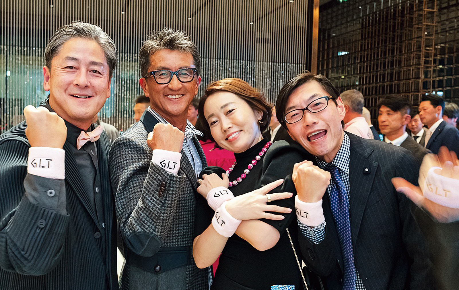 総勢100名超のトライアスロンチーム「GLT」の、合同忘年会に潜入！ | GOETHE