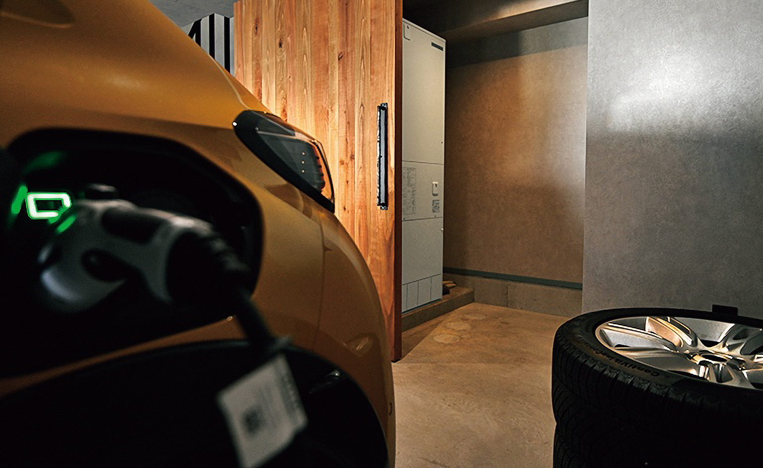 クルマ好き垂涎！ 安東弘樹アナの秘密基地「ガレージハウス」に潜入 | GOETHE