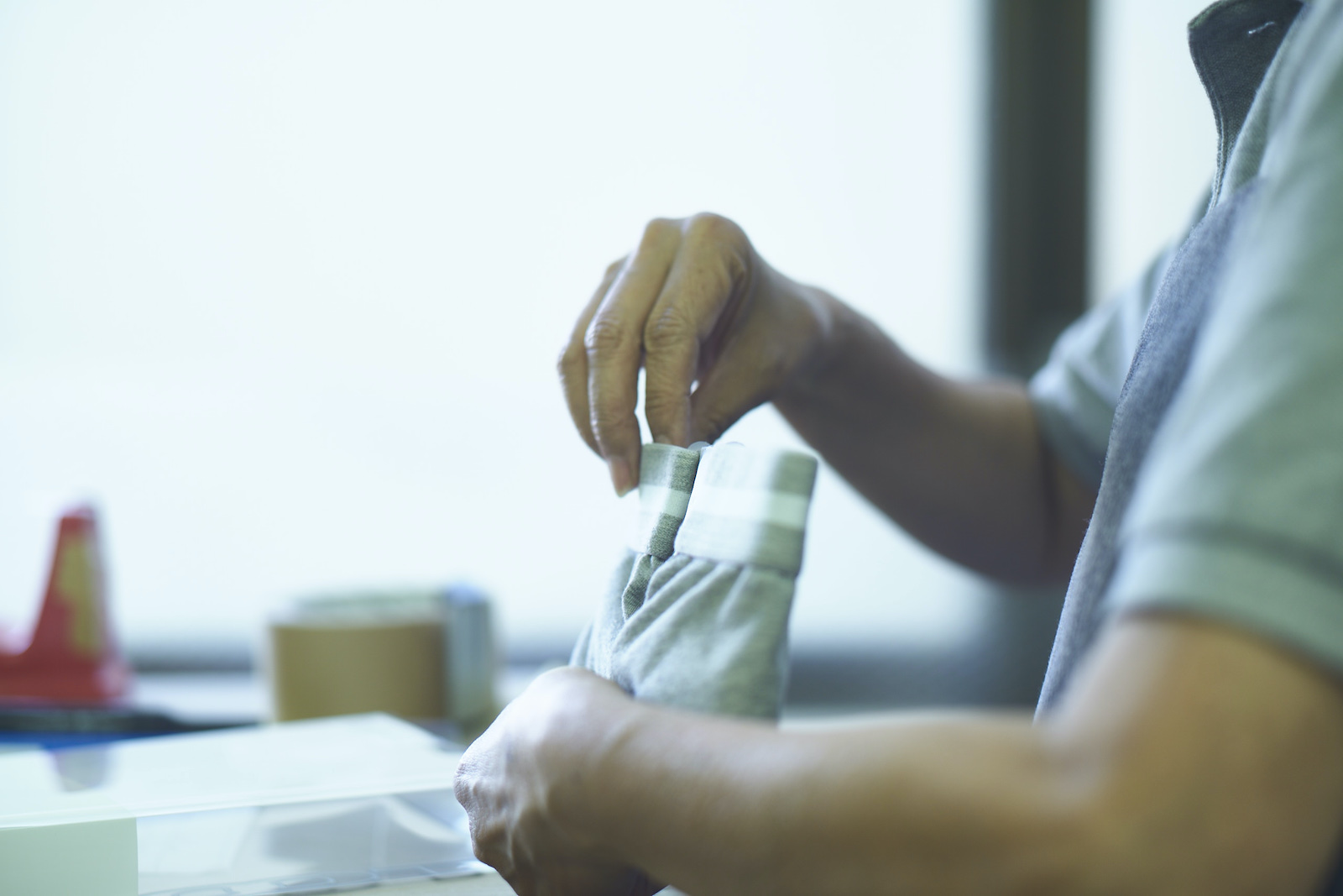 【限定発売】GOETHE×TOOT、大人のための側章入りフォーマルパンツ | GOETHE