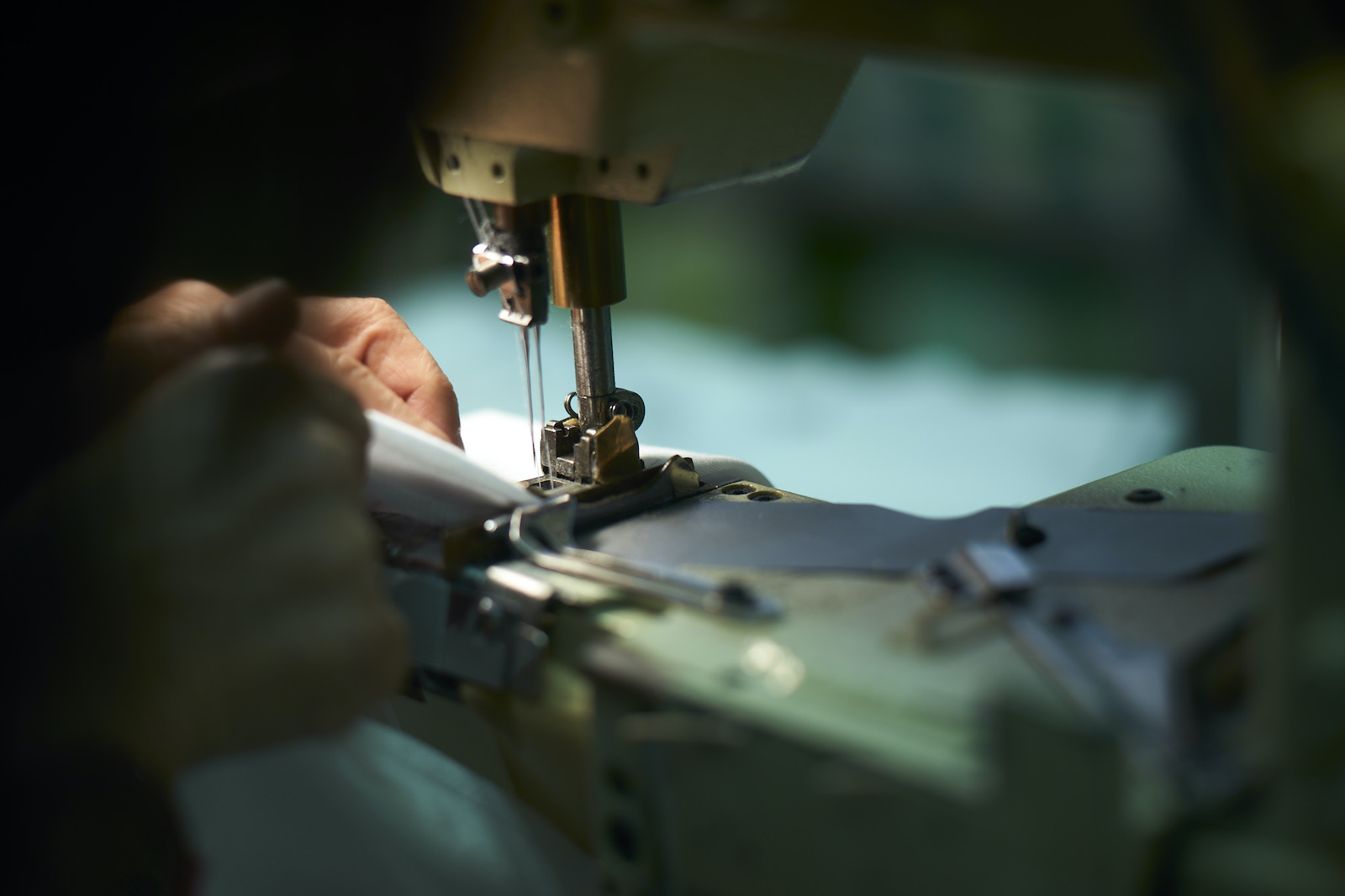 【限定発売】GOETHE×TOOT、大人のための側章入りフォーマルパンツ | GOETHE