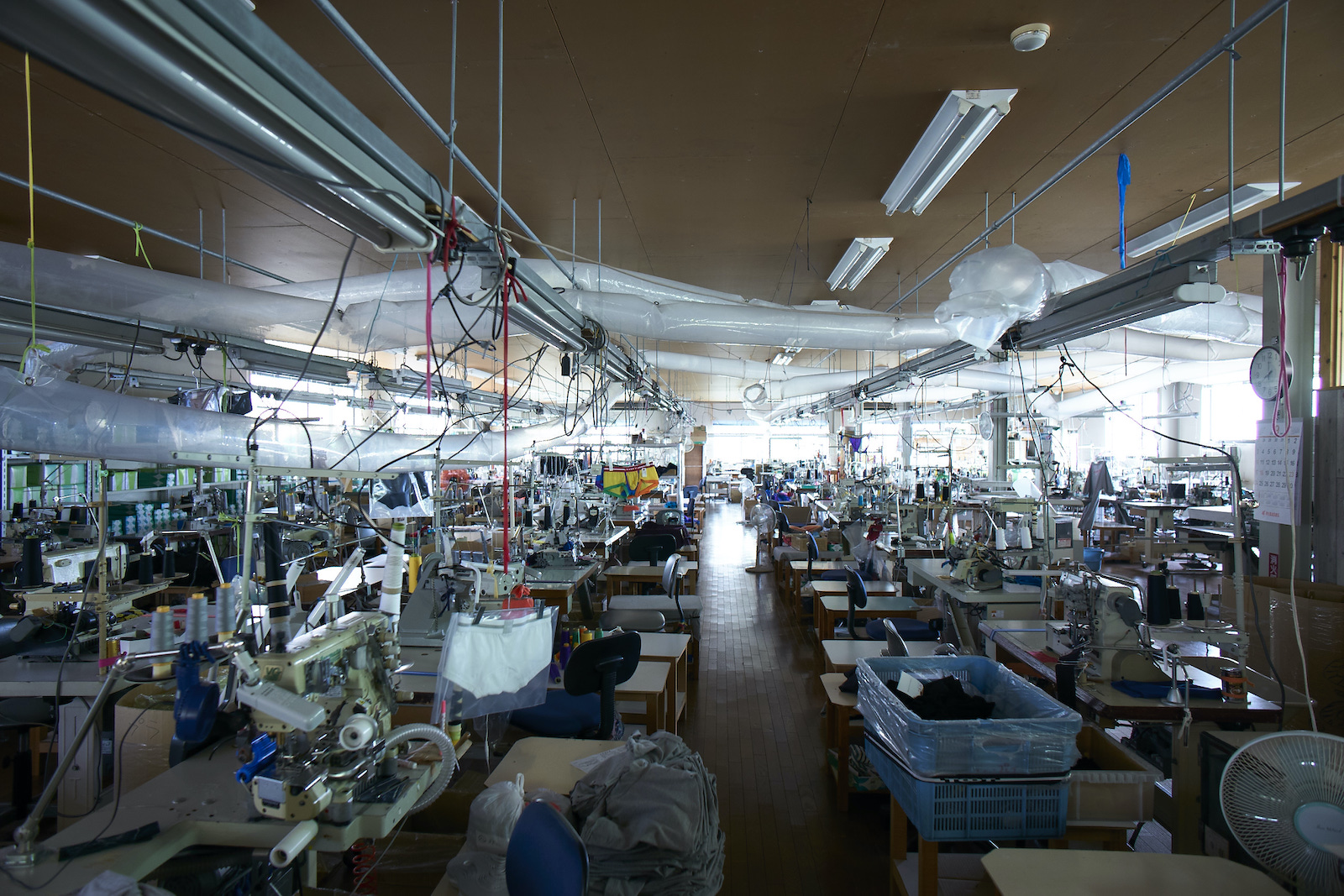 【限定発売】GOETHE×TOOT、大人のための側章入りフォーマルパンツ | GOETHE