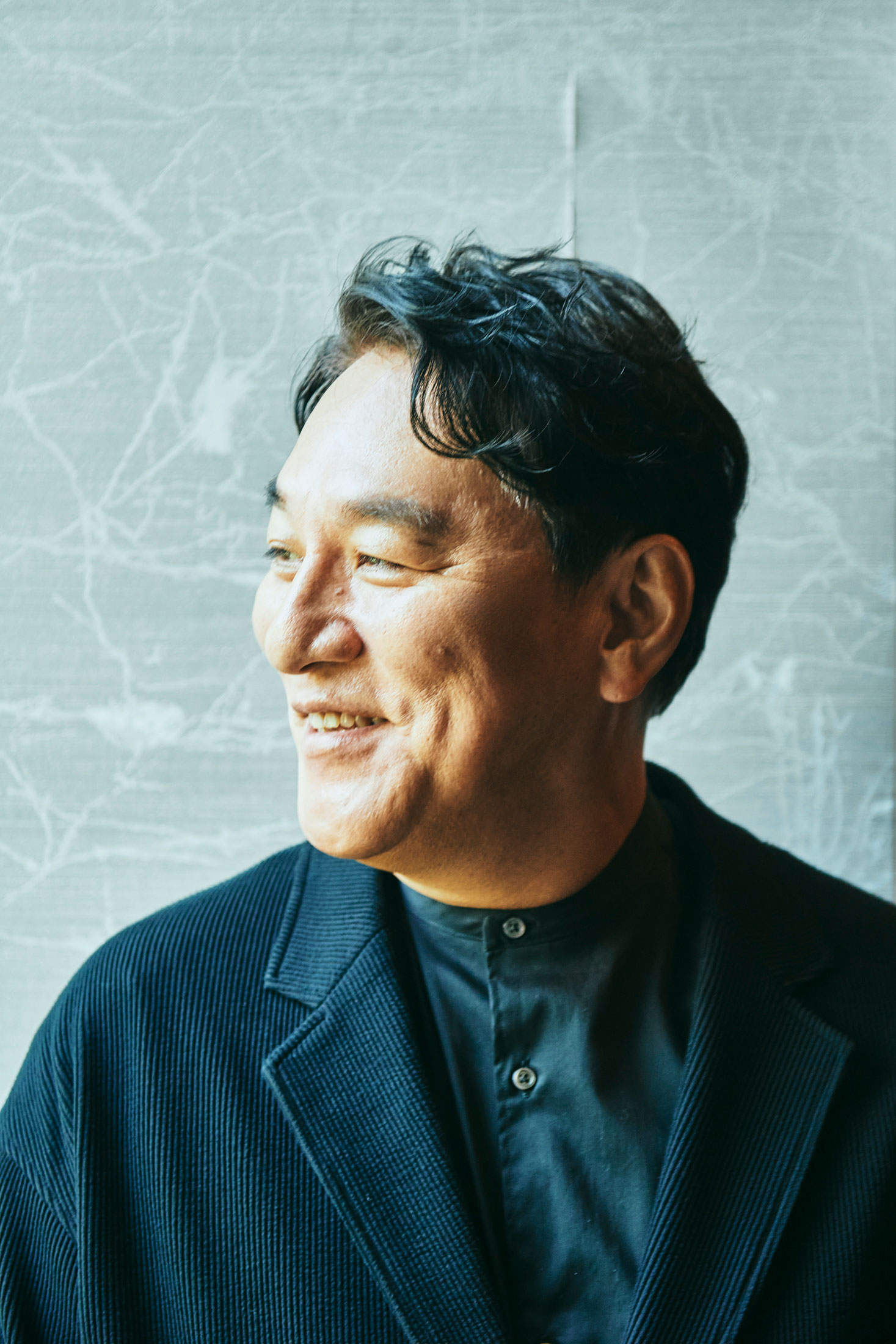 ピエール瀧にとって、大根仁の存在とは。「“唯一無二の大事な存在”、とかにしておきます？（笑）」 | GOETHE