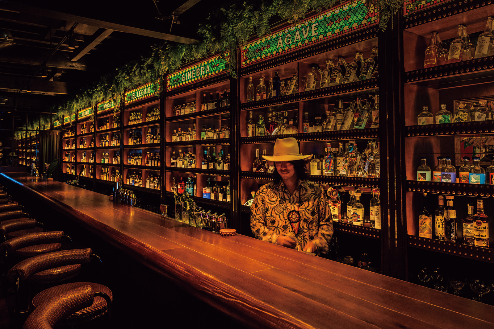 バー業界の風雲児のカクテルに心酔。琉球×ラテンなバー「El Lequio」 | GOETHE