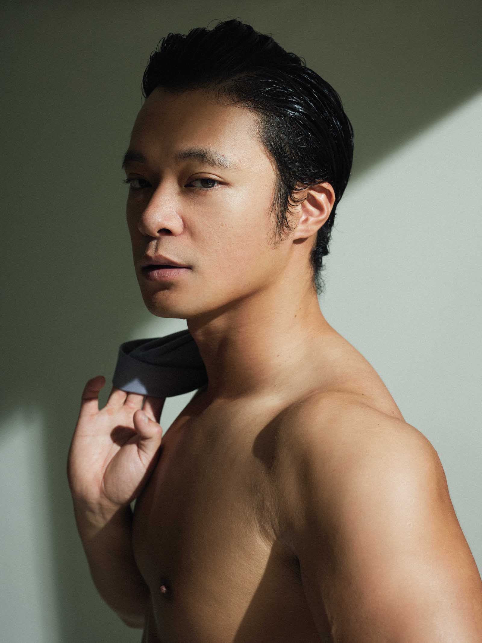 東京ホテイソン・ショーゴ「この体くらい、誰でもなれる」。47kg→87kg→マッチョの変遷を叶えた宅トレ3選 | GOETHE