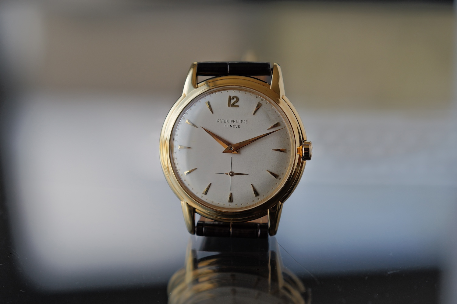 パテック フィリップ初の自動巻き、1958年製「カラトラバ Ref.2551」とは | GOETHE