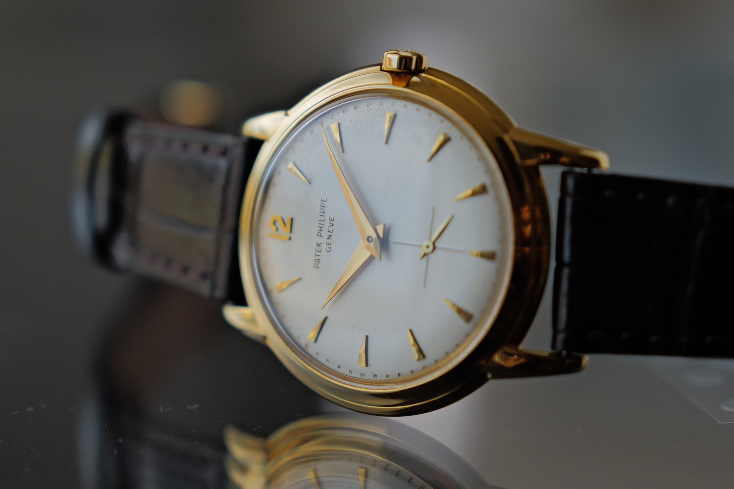 パテック フィリップ初の自動巻き、1958年製「カラトラバ Ref.2551」とは | GOETHE