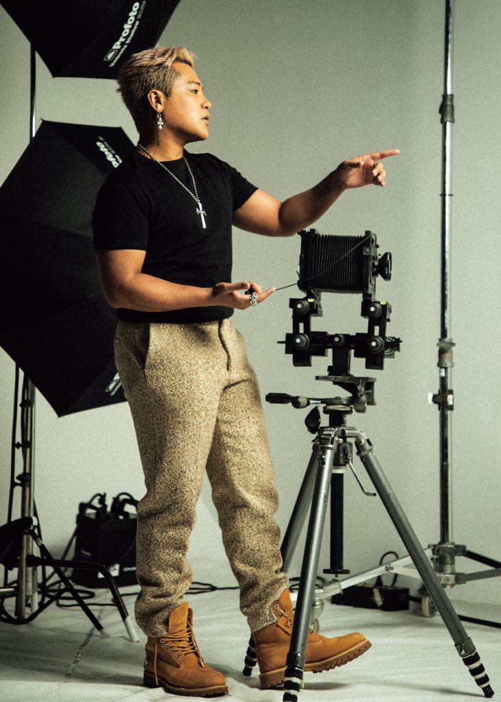 三代目JSB·ELLYが山下健二郎を撮影「グループに流れる空気をよくすることが自分の役割」 | GOETHE