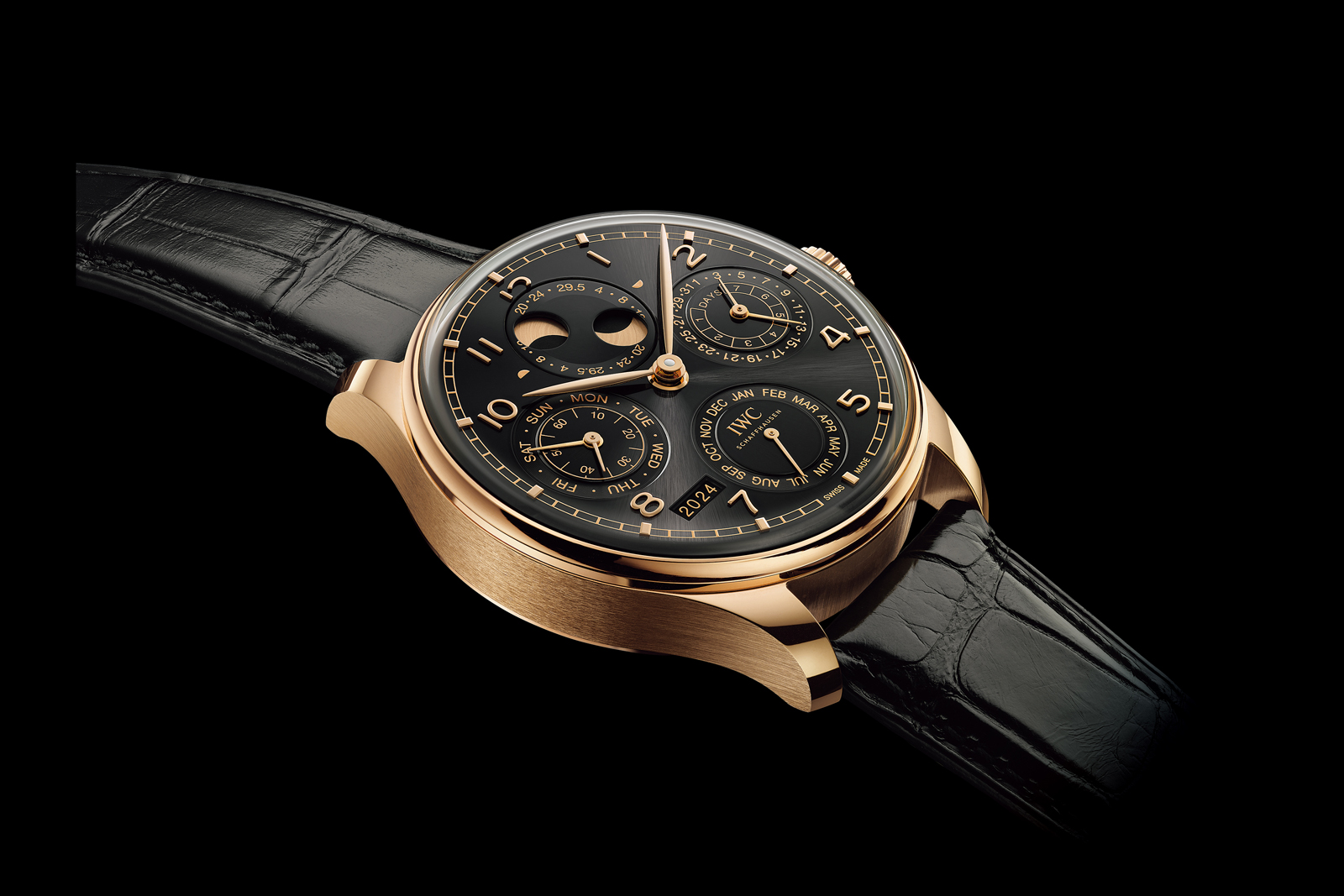 ブレゲ、IWC…2025年注目のブラック時計4選 | GOETHE