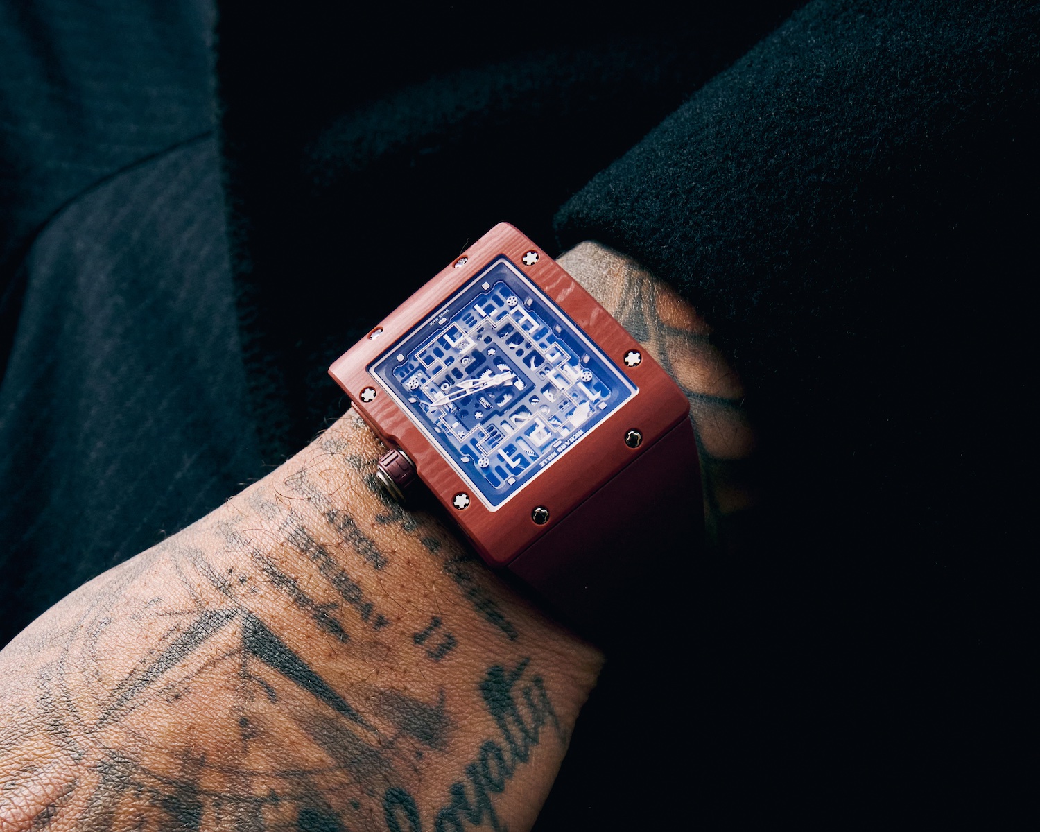 最新作はテラコッタカラー。リシャール・ミル「RM 16-02 オートマティック エクストラフラット」 | GOETHE