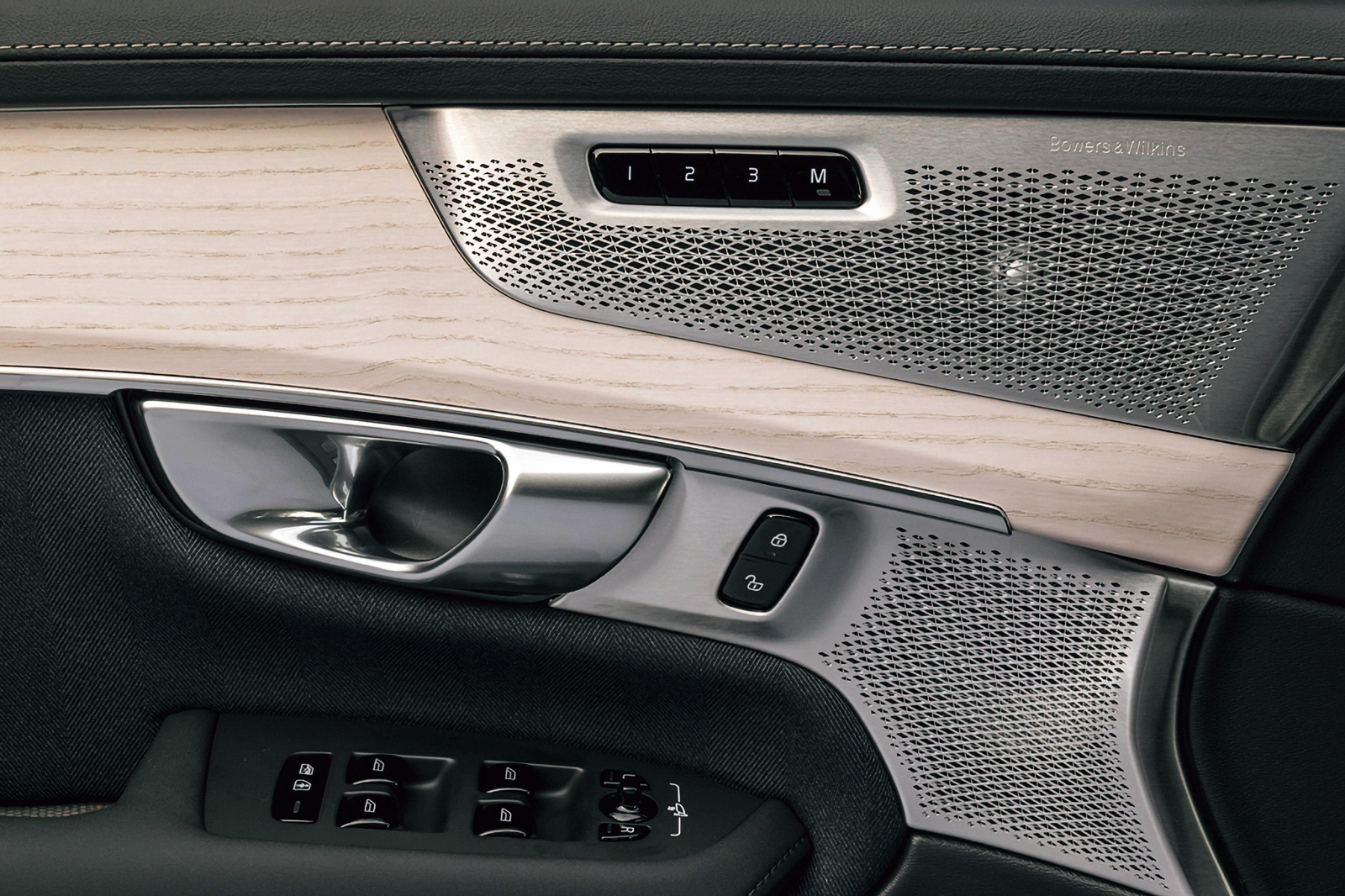 グリルがいい！ ボルボの新型「XC90」を北欧で試乗してみた | GOETHE