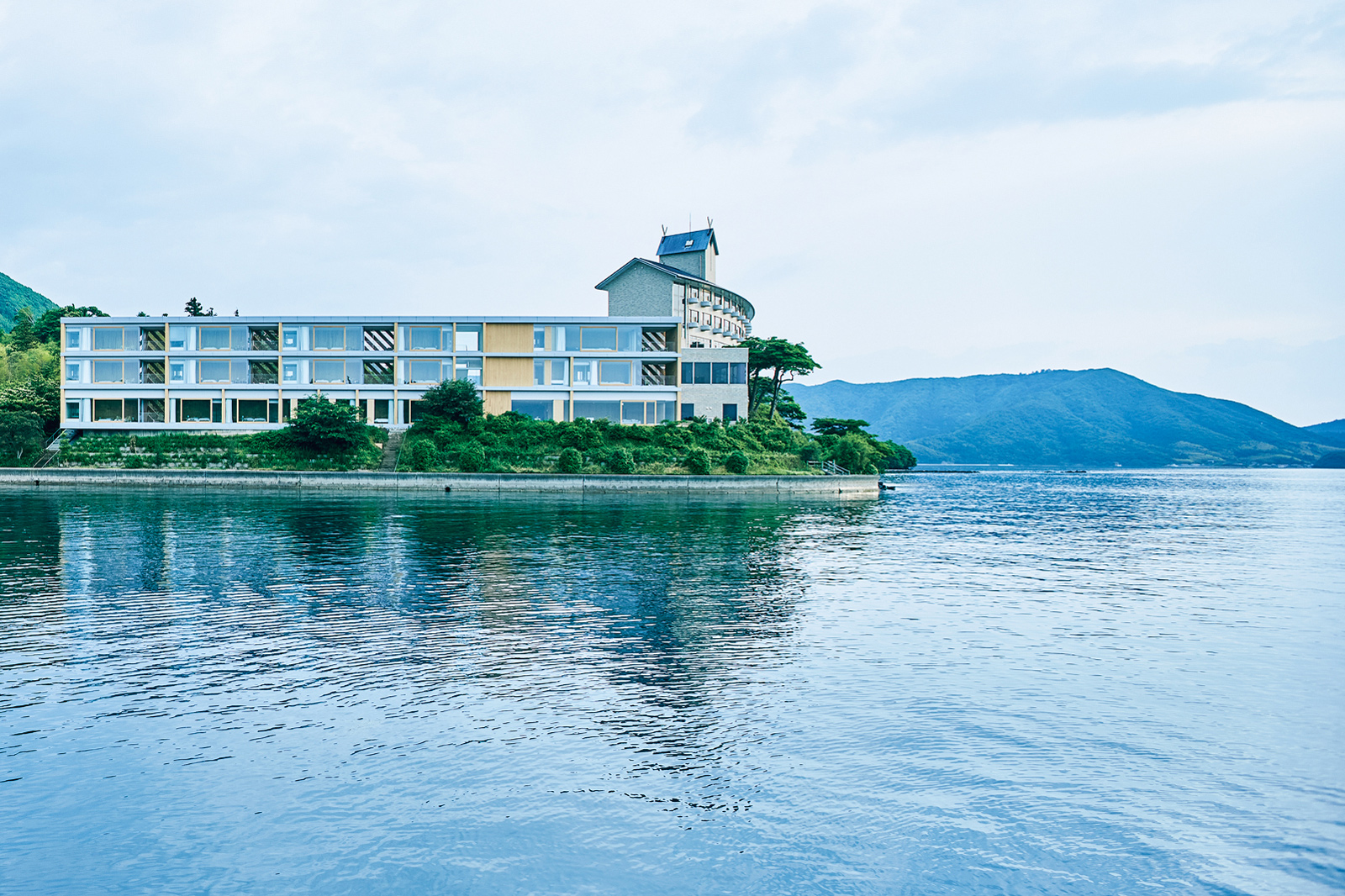 まるで絵画！ ダイナミックに海を臨む、島根・隠岐ジオパークの宿「Entô」を体験 | GOETHE