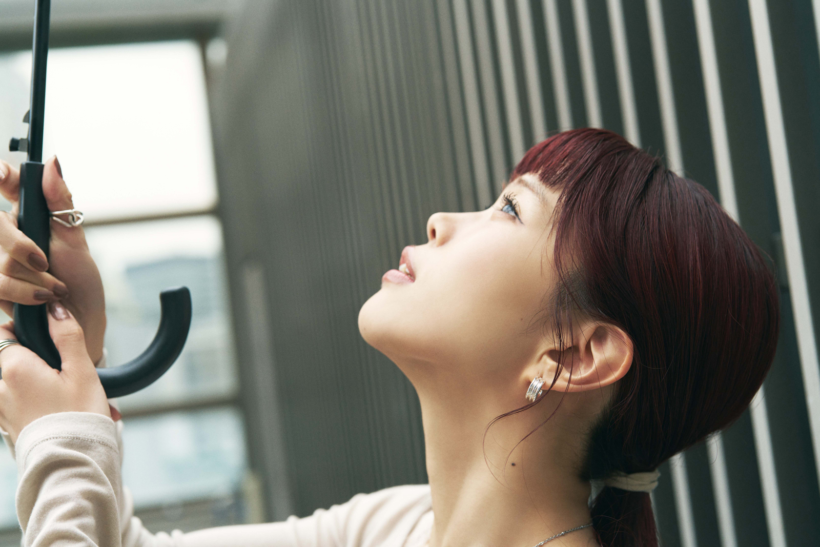 誰かに頼る勇気”が必要」BiSH解散後、アイナ・ジ・エンドが気づいた“人との距離感” | GOETHE