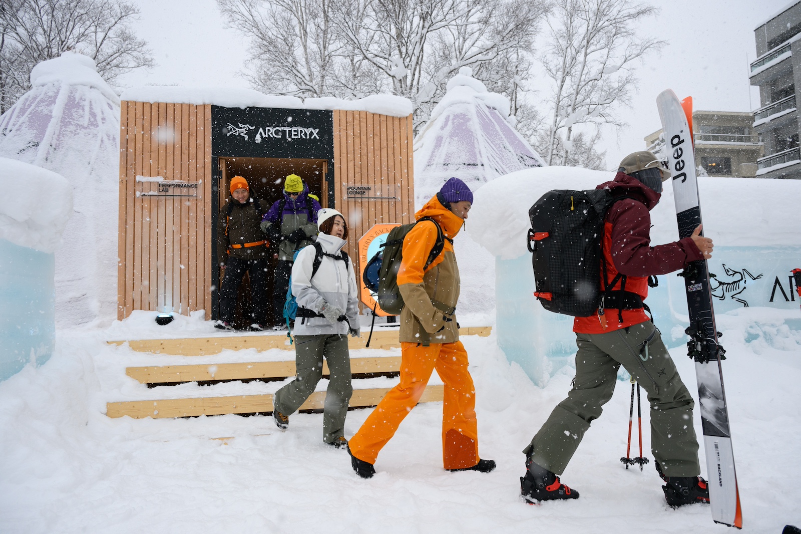 北海道・ニセコのバックカントリー拠点「ARC’TERYX NISEKO HUT」を体験。そこで触れた真の豊かさとは | GOETHE