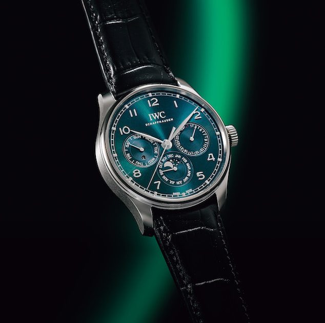 機能美×深緑カラー！ IWCの「ポルトギーゼ・パーペチュアル・カレンダー 42」 | GOETHE